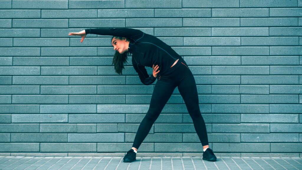 Try This 10 Minute Wall Pilates Workout Routine - Gym Geek