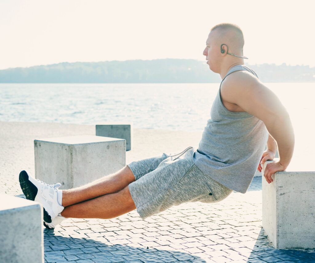 8 Tricep Dip Variations - How to Do a Tricep Dip - Illustrated Guide ...